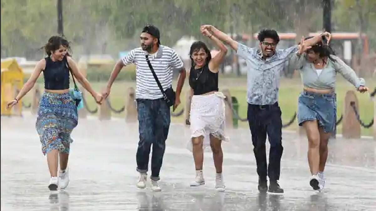 UP weather: Alert in More Than 30 Districts of UP, People Happy With Rain